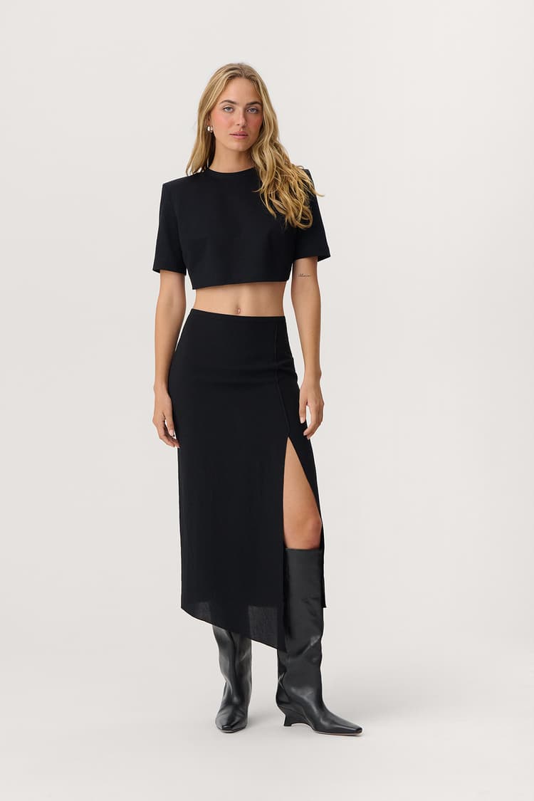 ÀVORA - Where timeless classics meet playful collectibles